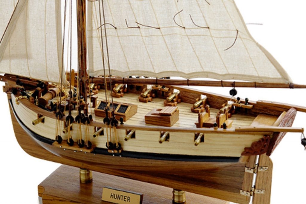 HMS Hunter Model Boat ,Superior Range,ready made,wooden,handcrafted ...